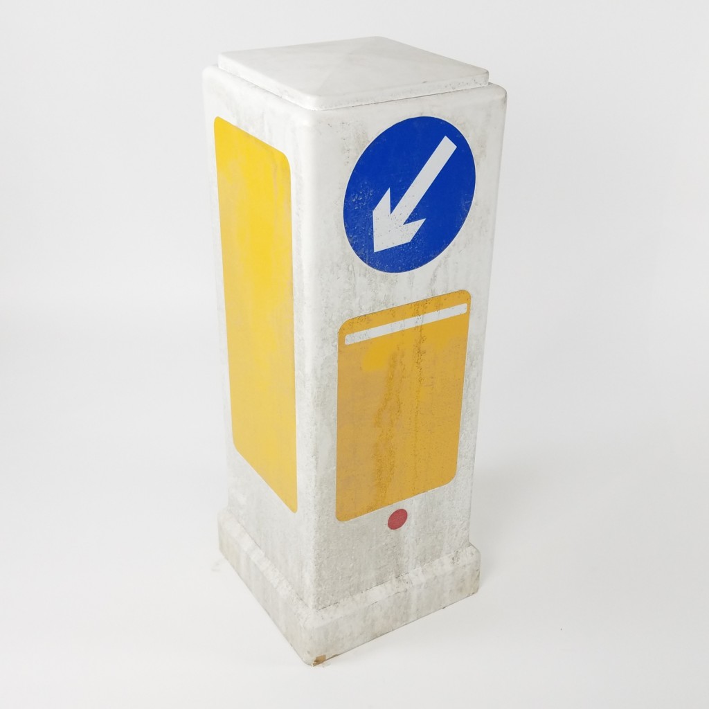 BRITISH CROSSWALK BOLLARD | Air Designs