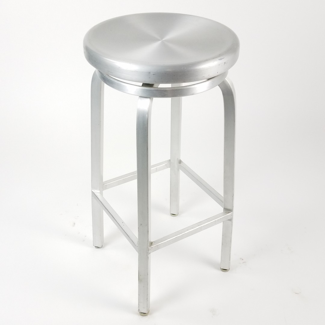STOOL / ROUND TOP / ALUMINUM | Air Designs